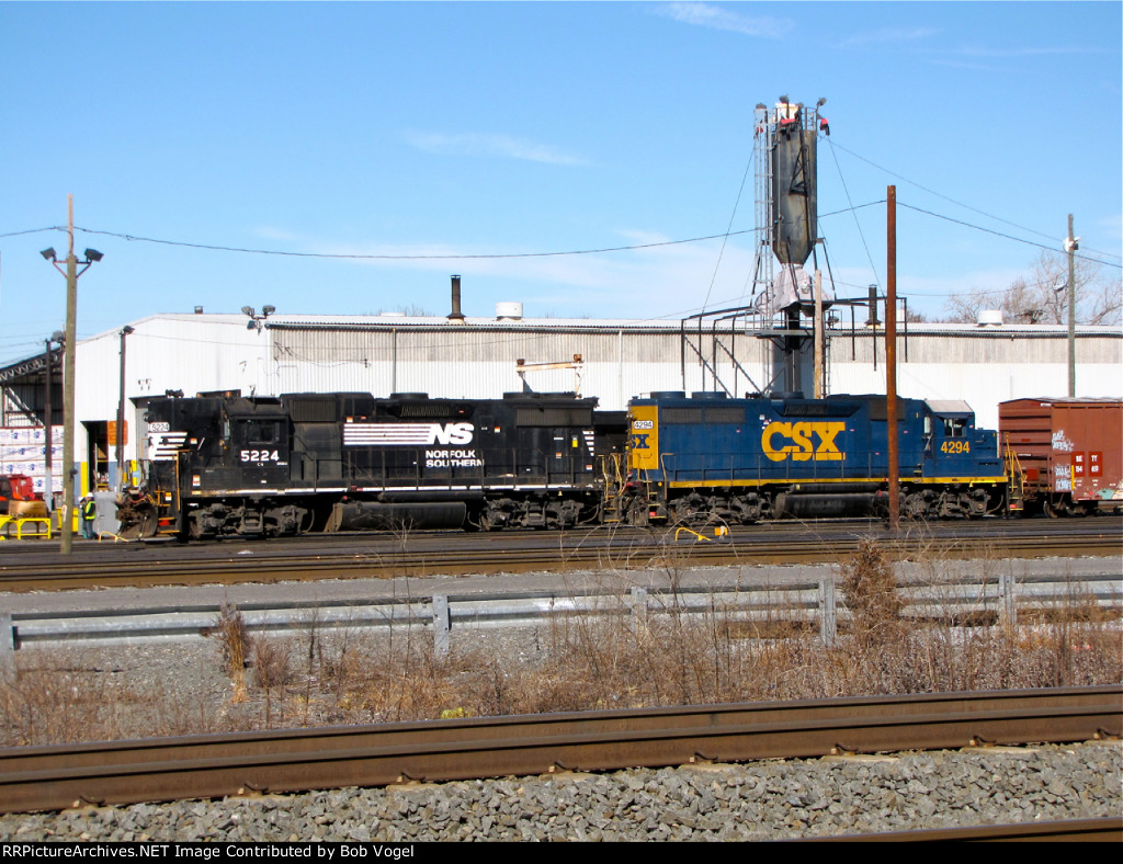 NS 5224 and CSX 4294